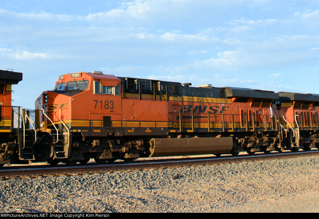 BNSF 7183